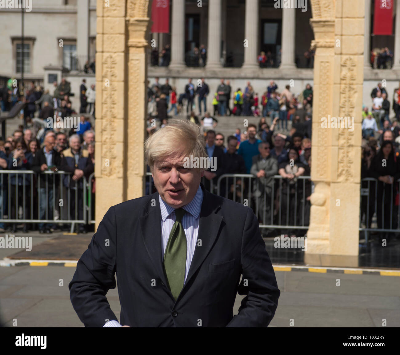 Trafalgar Square, London, UK. 19th April, 2016. 20 foot tall replica ...