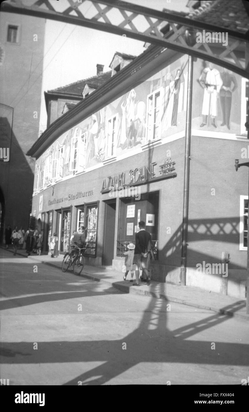 Department stores 1920s hi-res stock photography and images - Alamy