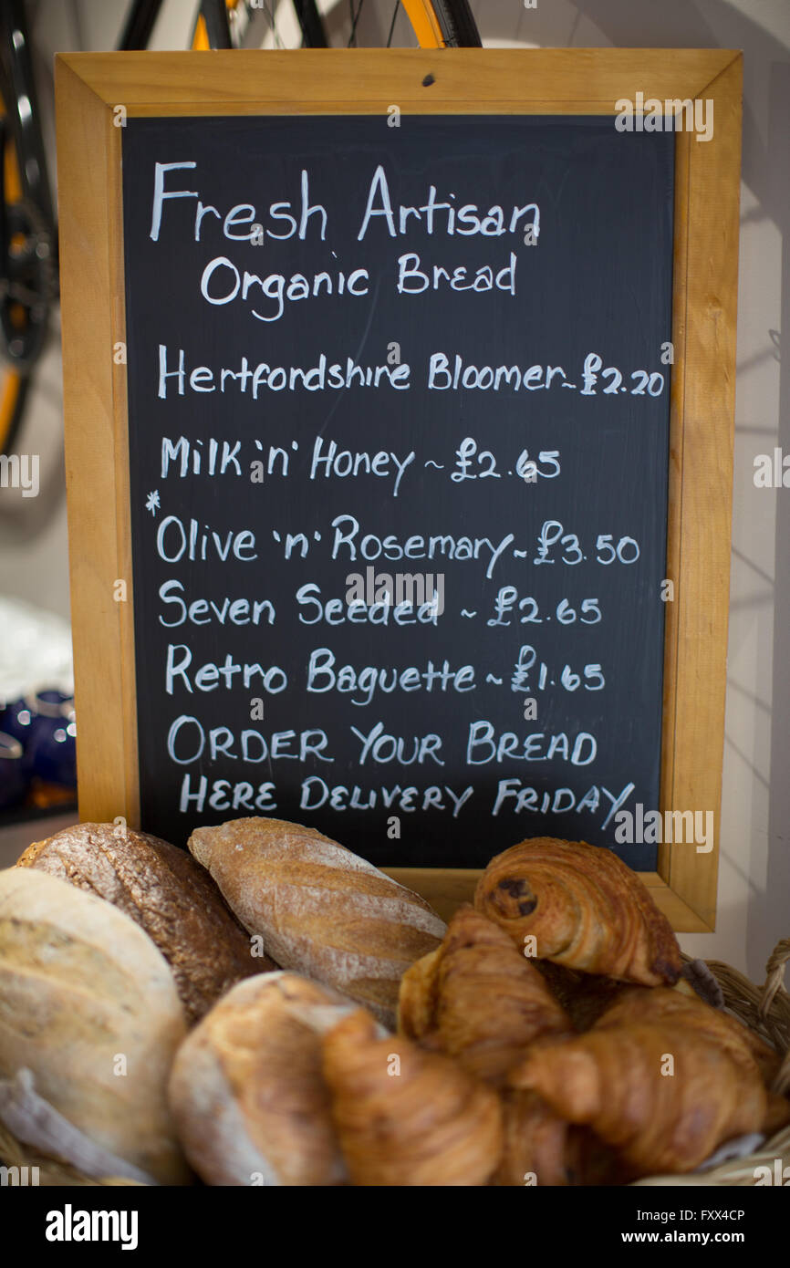 Artisan croissant hi-res stock photography and images - Alamy