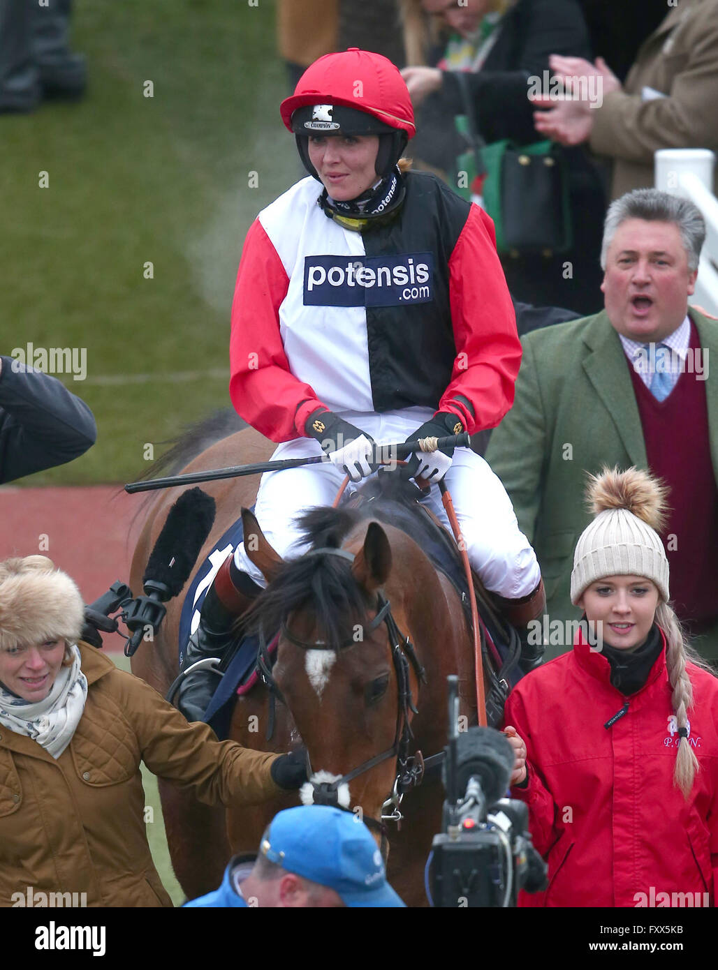Victoria Pendleton rides Pacha du Polder in today's Foxhunter Chase at ...