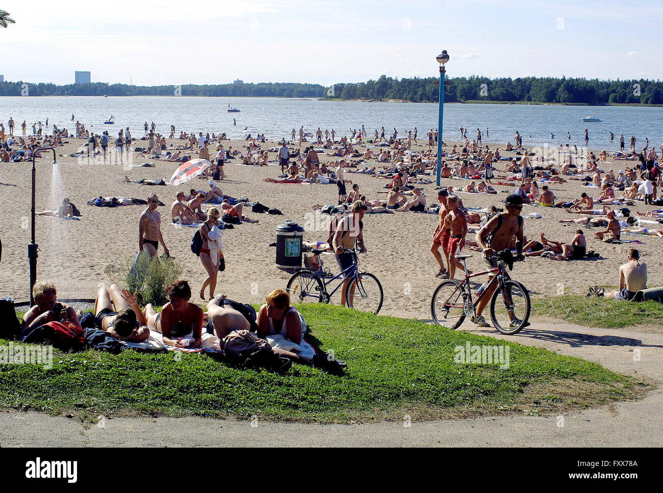 Finland: Helsinki : sunbathers at Hietaniemi beach Stock Photo - Alamy