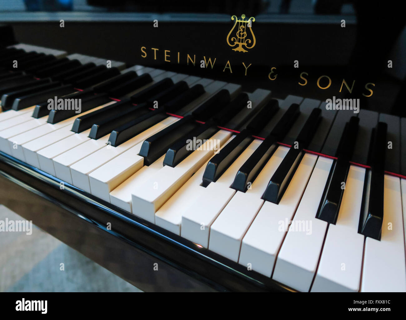 Piano keys display hi-res stock photography and images - Alamy