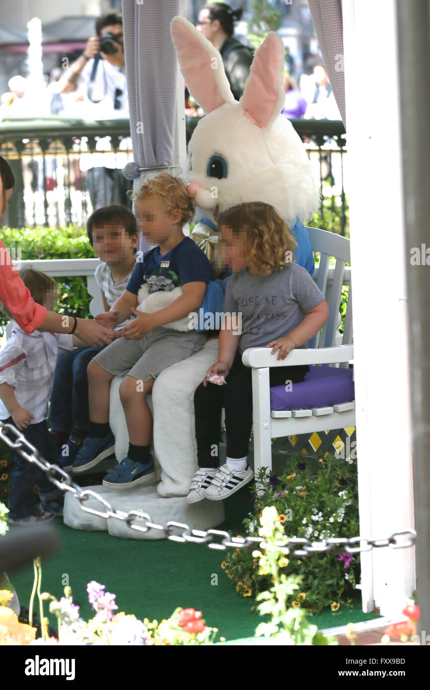 Elizabeth Berkley takes her son Sky Cole Lauren and his friends to the ...