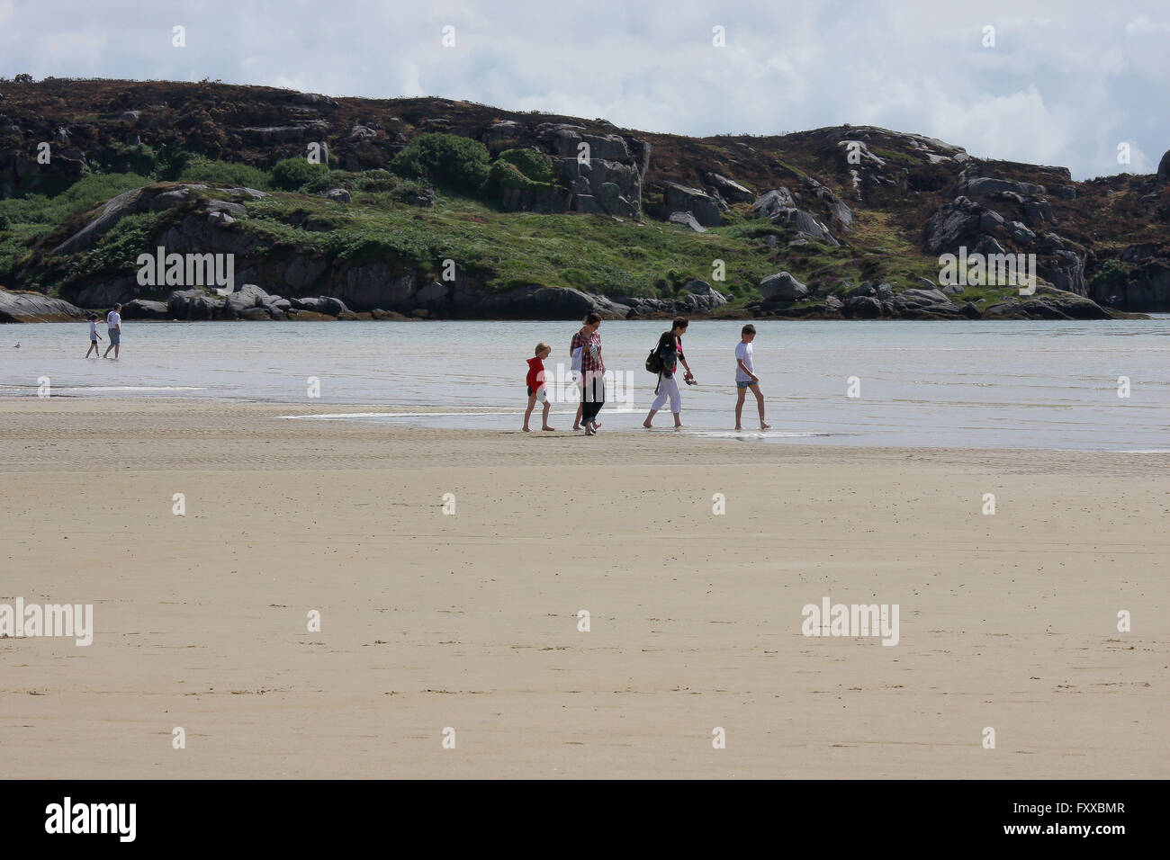 Family on beach in donegal hi-res stock photography and images - Alamy