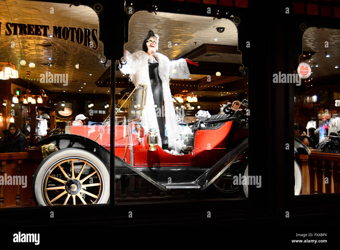 Shop Display - Street Motors - Cruella Deville - Disneyland Paris ...
