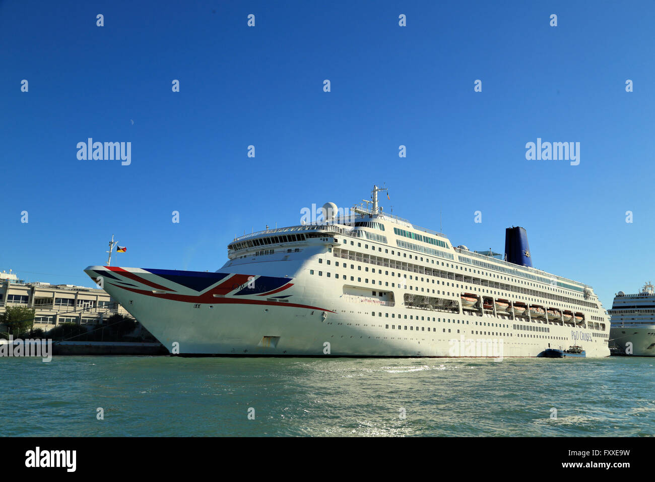 Cruise ship MV Oriana, IMO 9050137 Stock Photo - Alamy