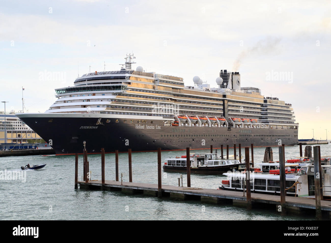 Cruise ship MS Zuiderdam, IMO 9221279 Stock Photo - Alamy