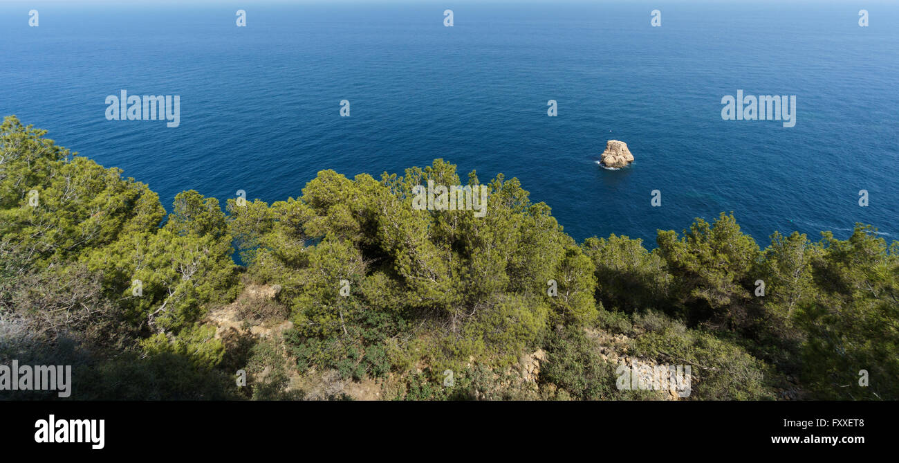 Middle rock hi-res stock photography and images - Alamy