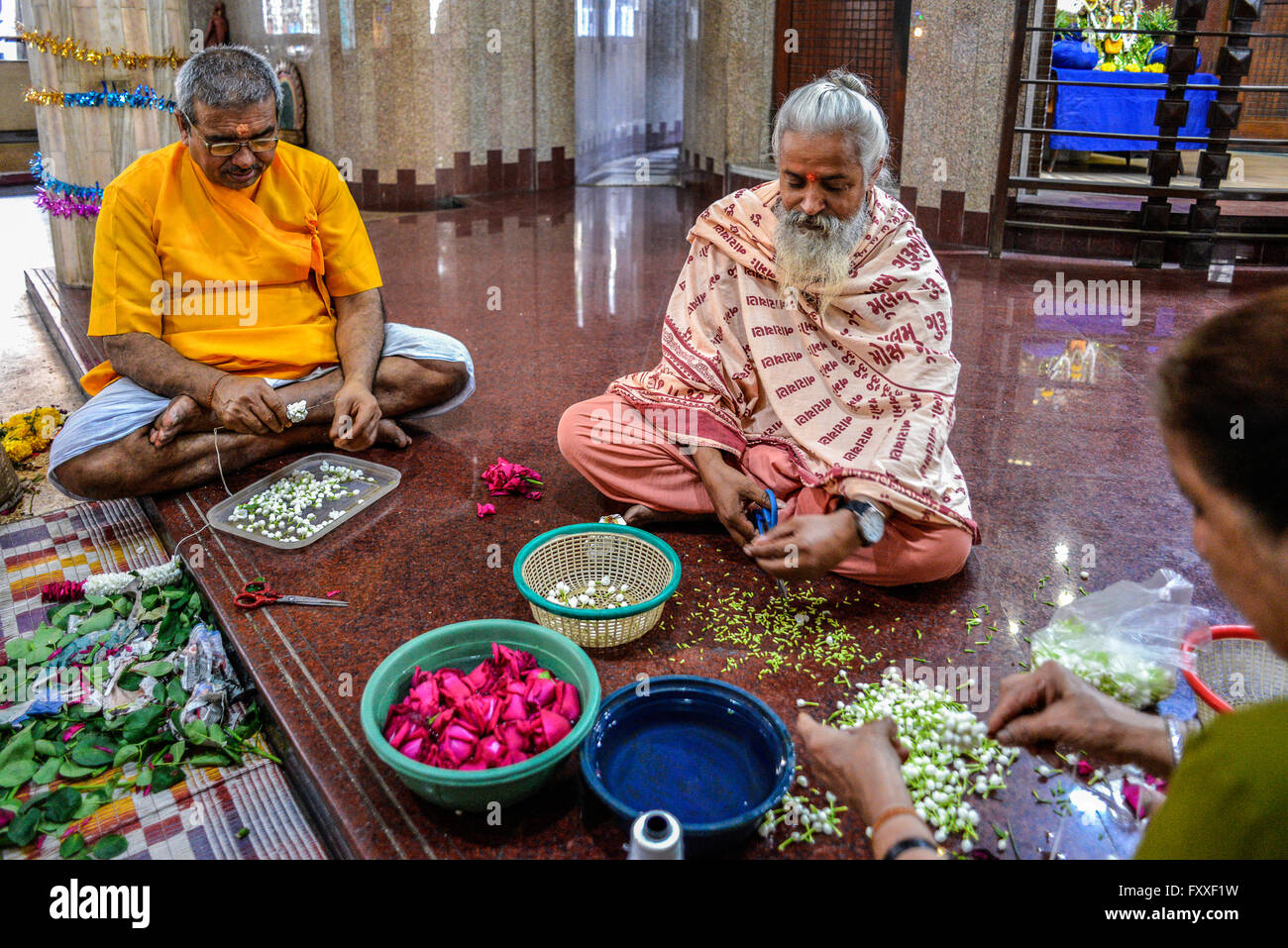India Mumbai Bombay Flower garlands as temple offerings Stock Photo - Alamy