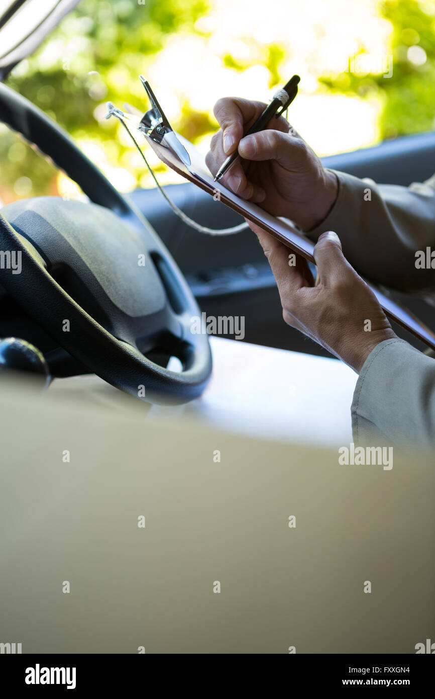 Delivery man hi-res stock photography and images - Alamy