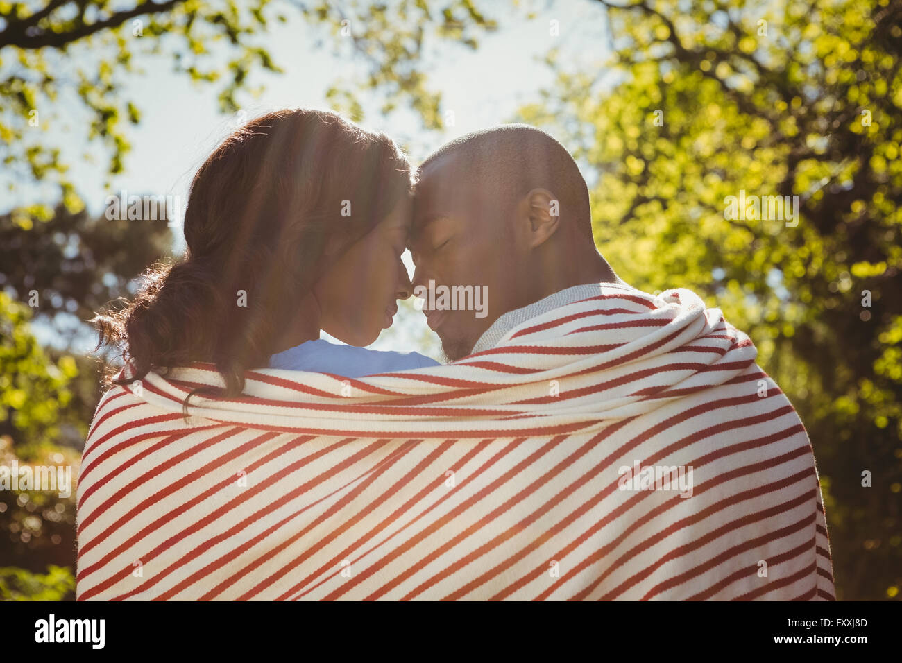 Couple romance cuddling park hi-res stock photography and images - Alamy