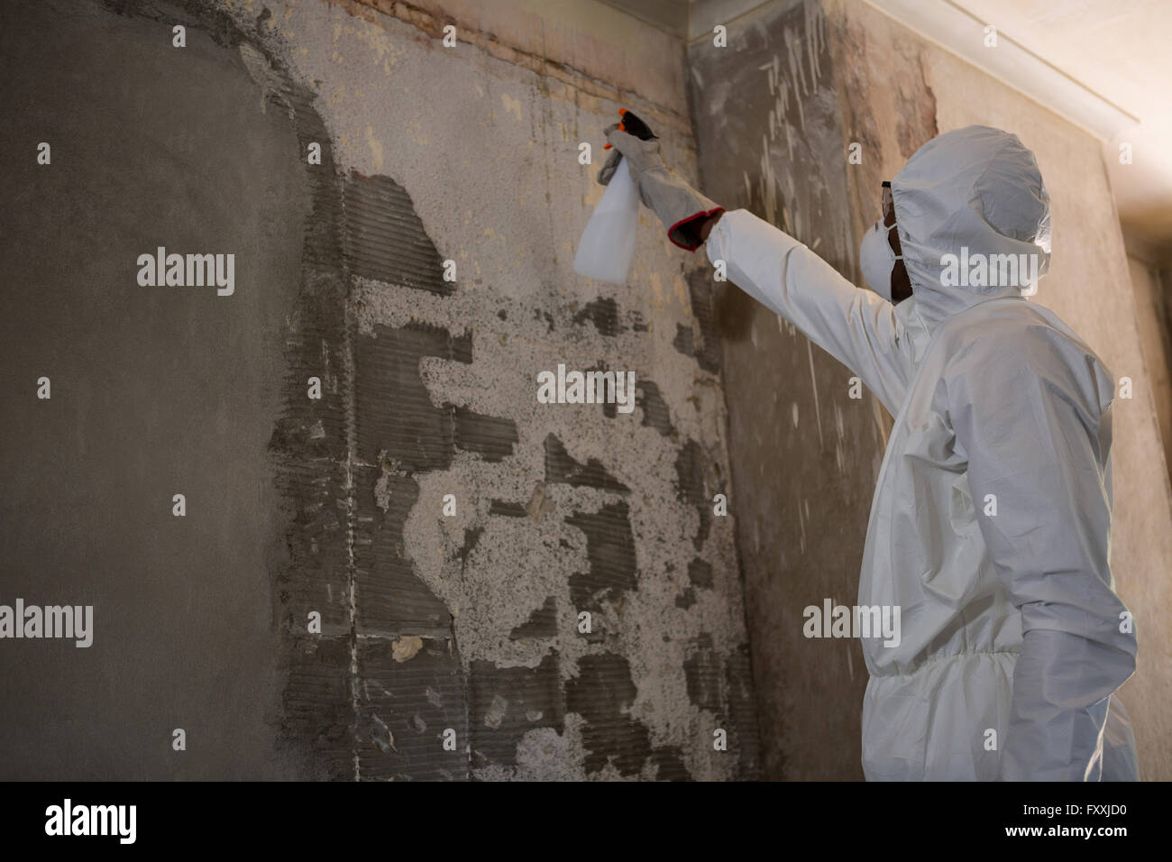 Man doing pest control hi-res stock photography and images - Alamy