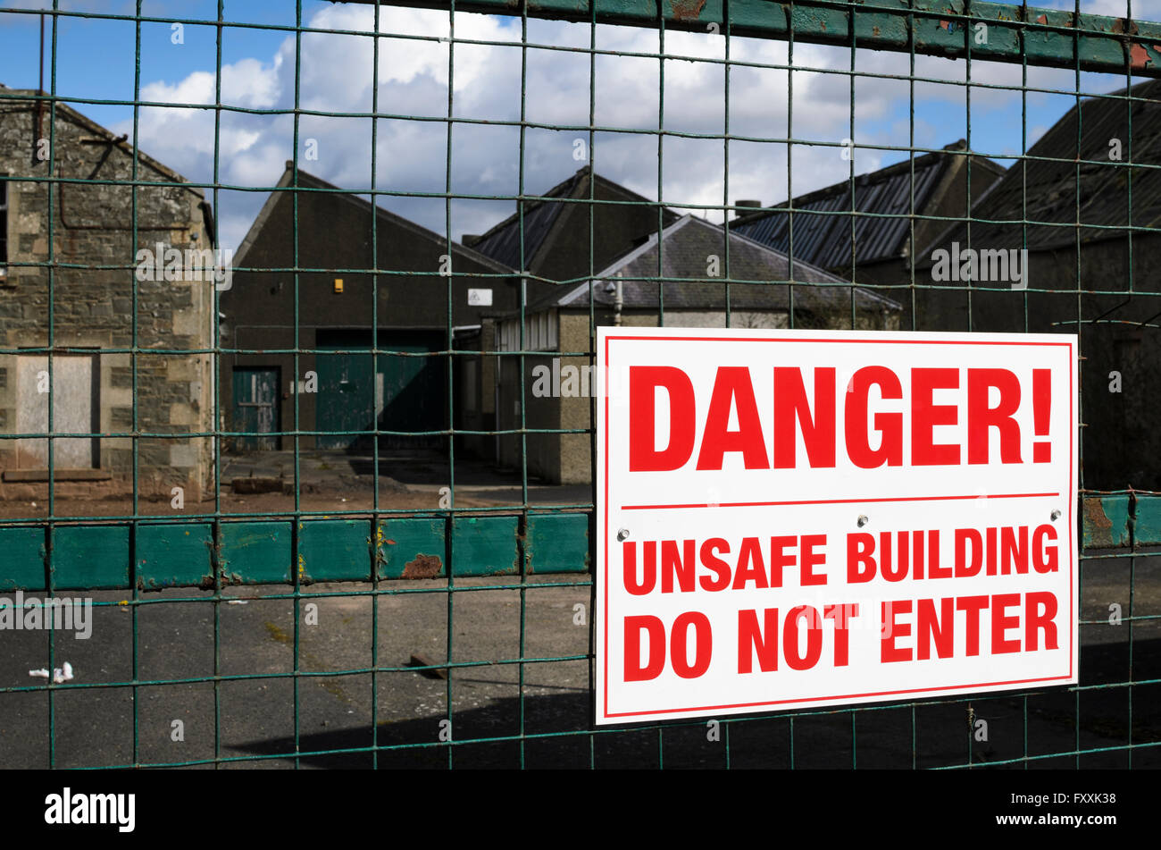 Danger unsafe building sign hi-res stock photography and images - Alamy