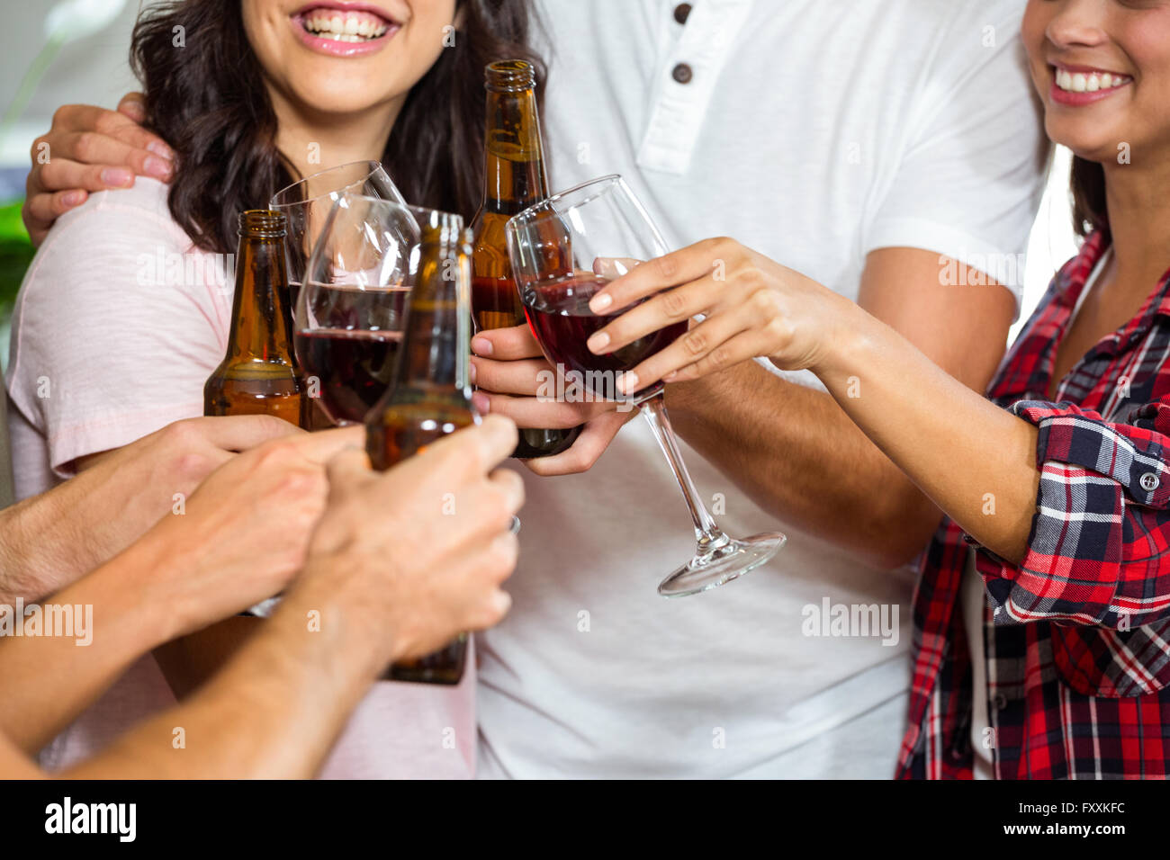 Friends toasting wine hi-res stock photography and images - Alamy