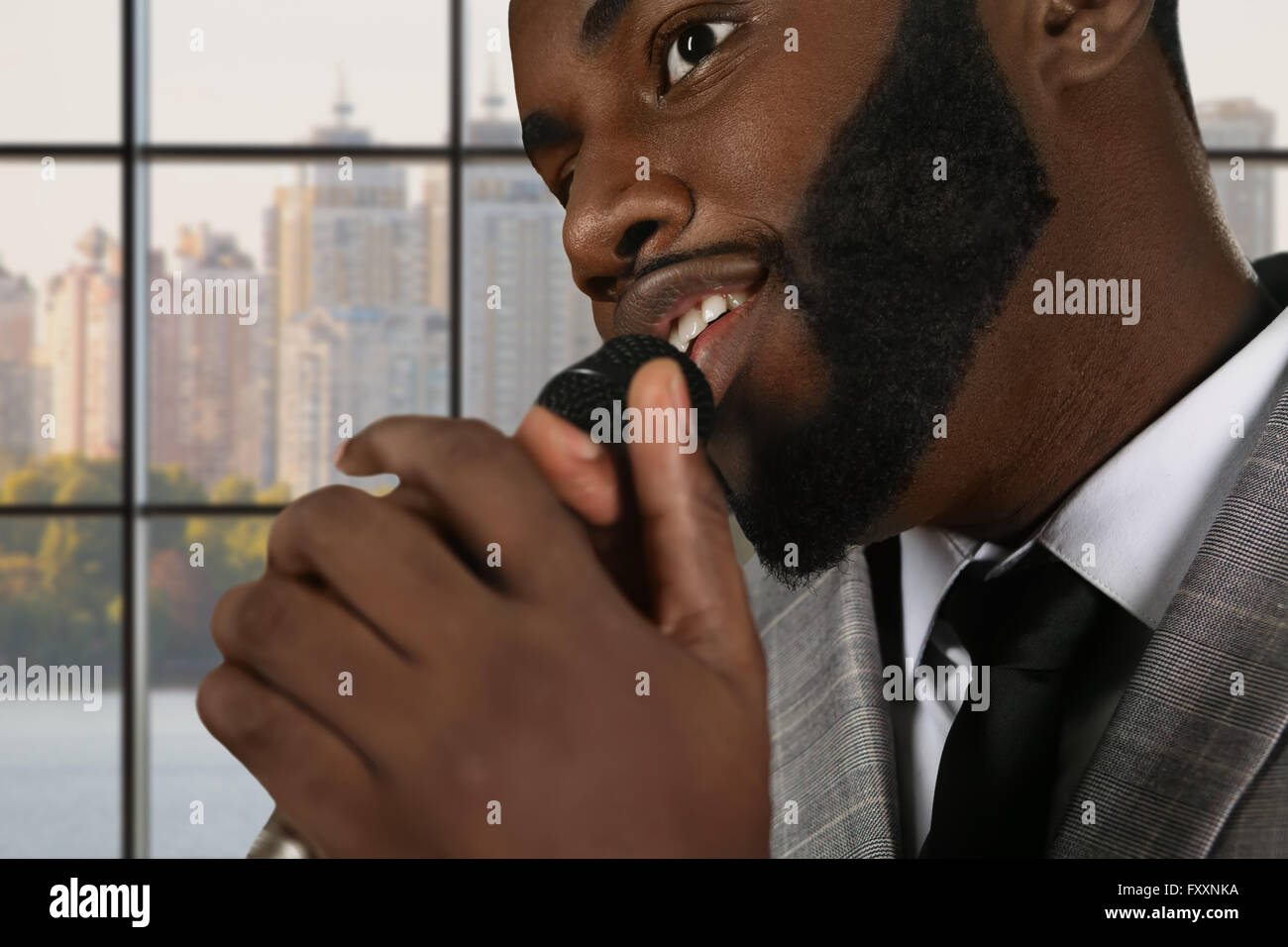 Male singer high note hi-res stock photography and images - Alamy