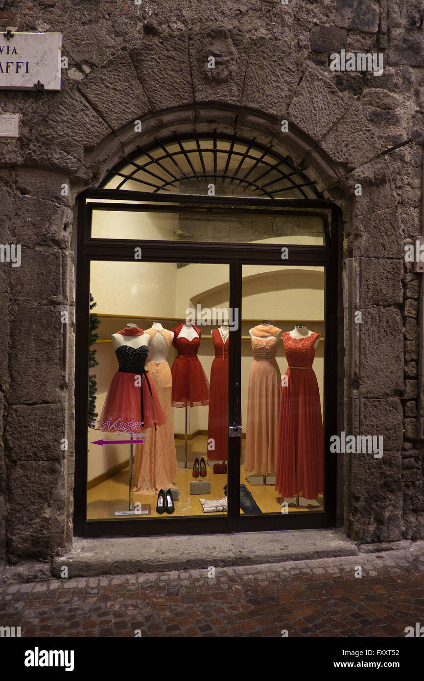 Womens traditional dresses hi-res stock photography and images - Alamy