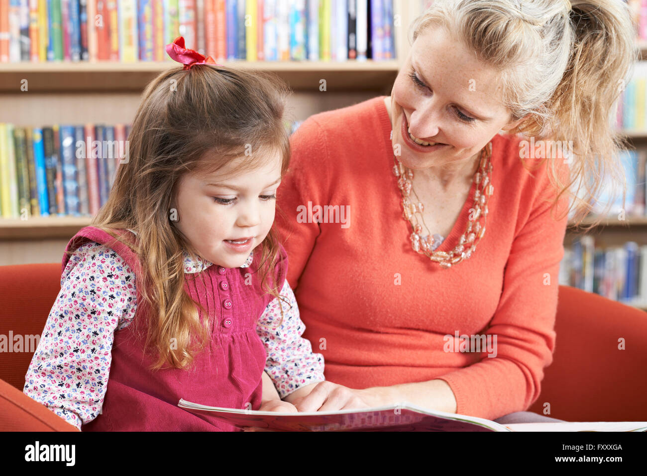 Teacher smiling children in library hi-res stock photography and images ...