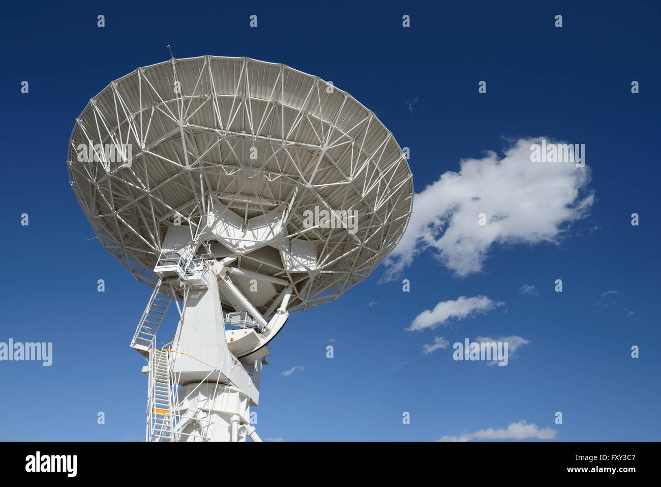 Huge antenna dish at Very Large Array, searching for imaging signal in ...