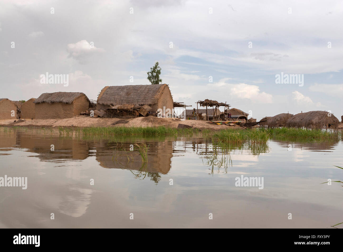 Village niger river hi-res stock photography and images - Alamy