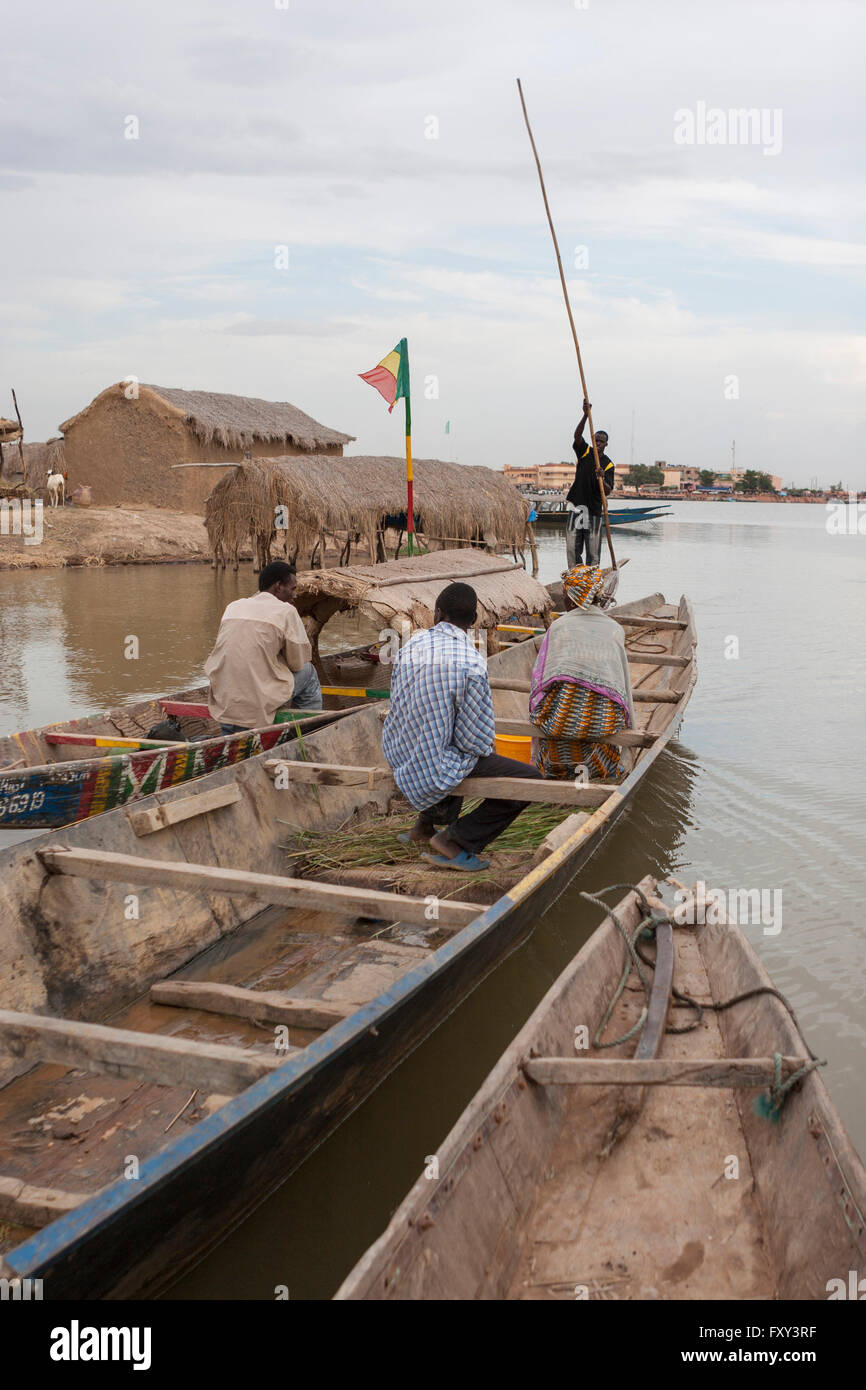 Navigating transport transportation fluvial pirogues boats hi-res stock ...