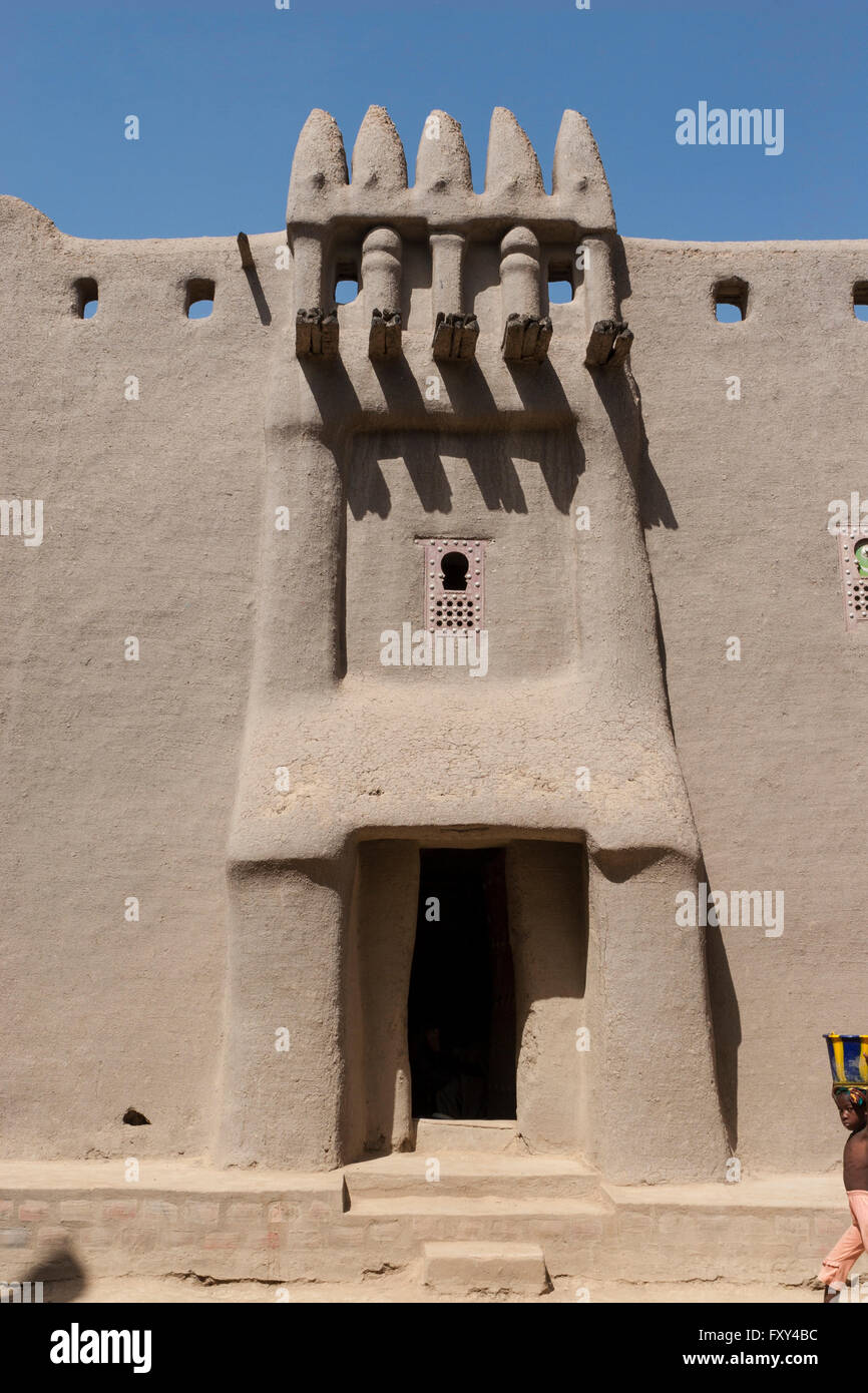 Traditional adobe house, in Sudanese architecture style, in Djenne ...