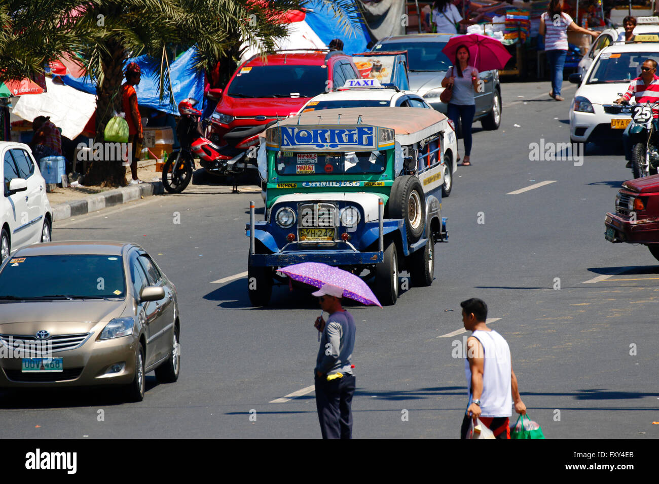 JEEF BUS & PEDESTRIANS BACLARAN MANILA PHILIPPINES 05 May 2015 Stock ...