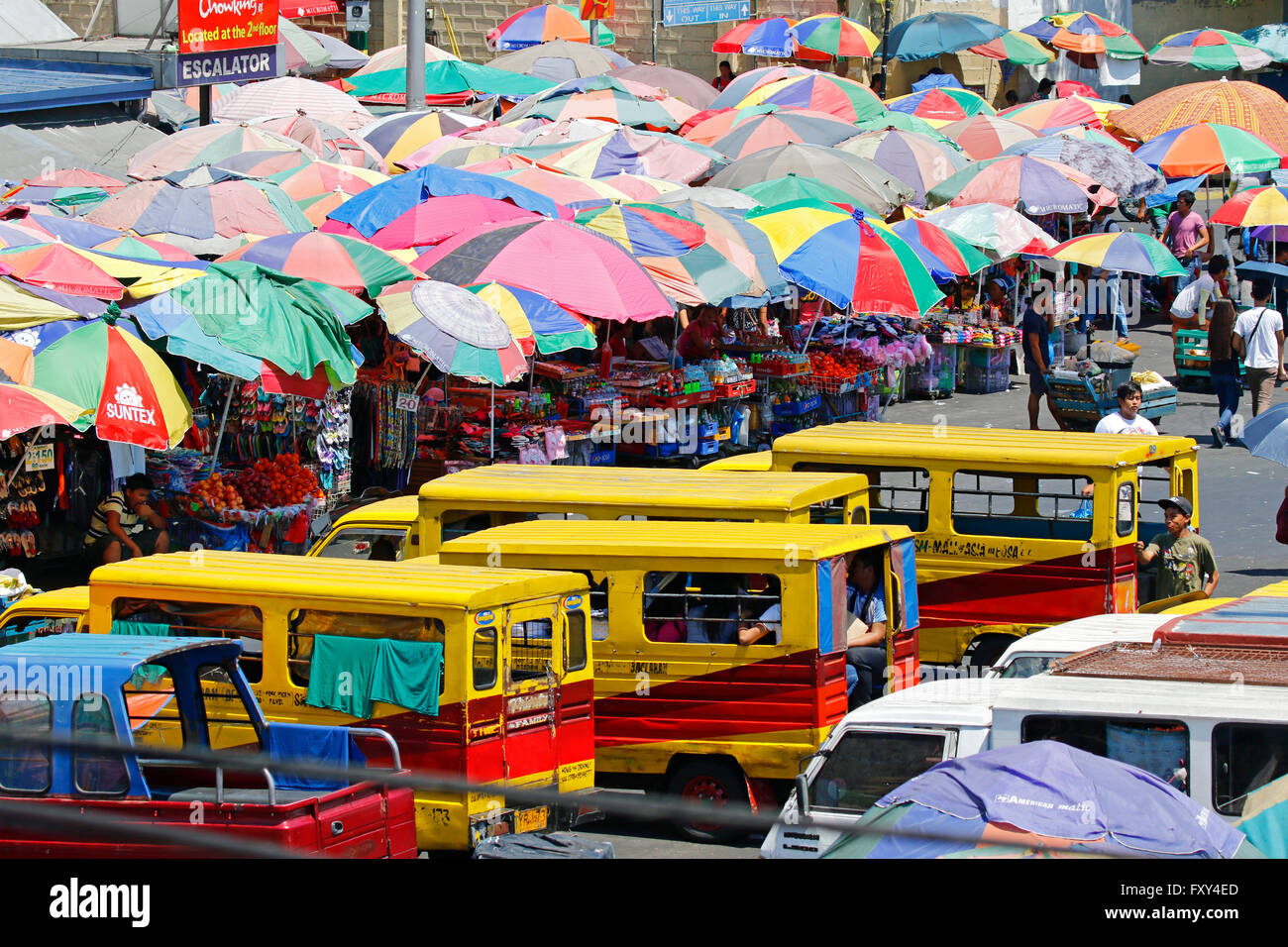 MINI BUSES & PEDESTRIANS BACLARAN MANILA PHILIPPINES 05 May 2015 Stock ...