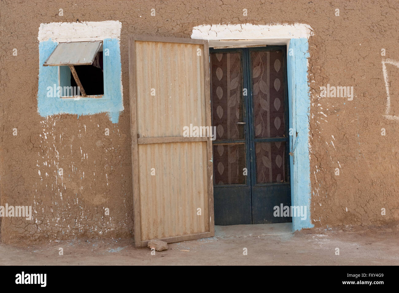 Mali africa door traditional hi-res stock photography and images - Alamy