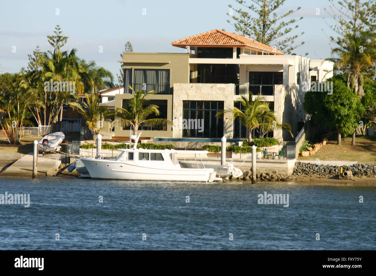 riverside house 000 Stock Photo - Alamy