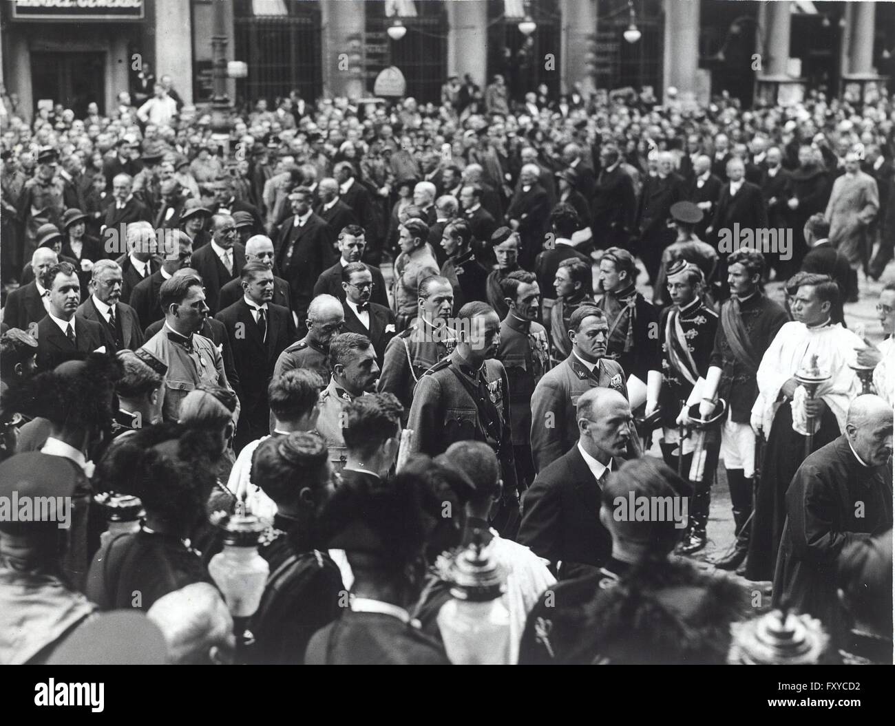 1930s funeral procession hi-res stock photography and images - Alamy