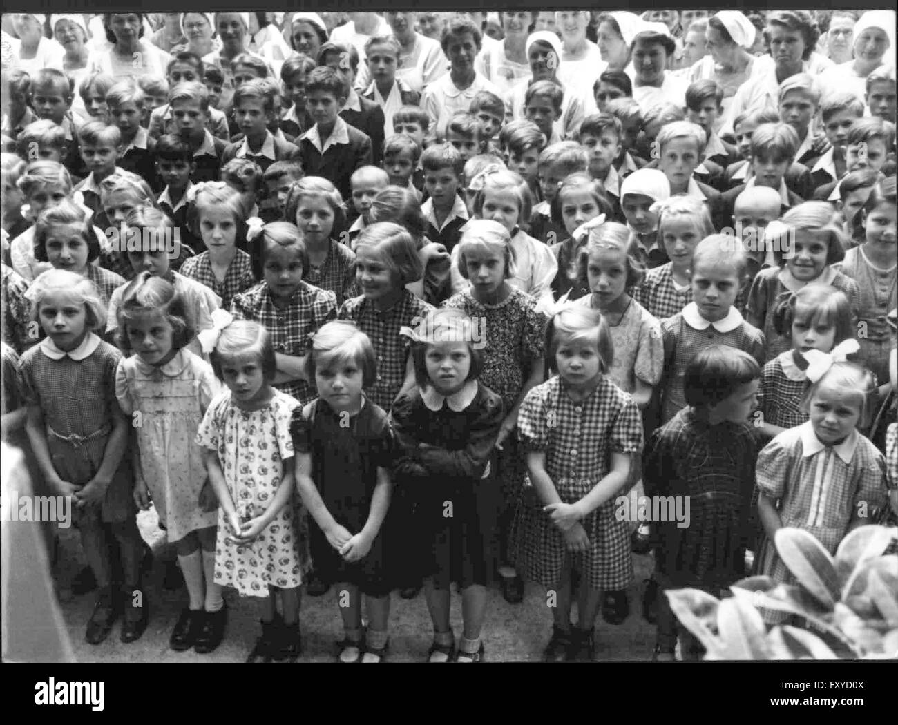 1940s children hi-res stock photography and images - Alamy