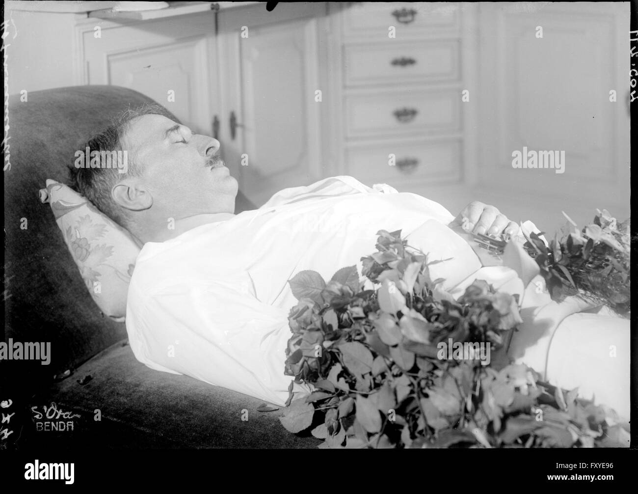 Tight bodies hi-res stock photography and images - Alamy