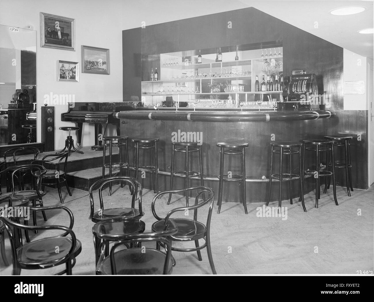 1930s pub hi-res stock photography and images - Alamy