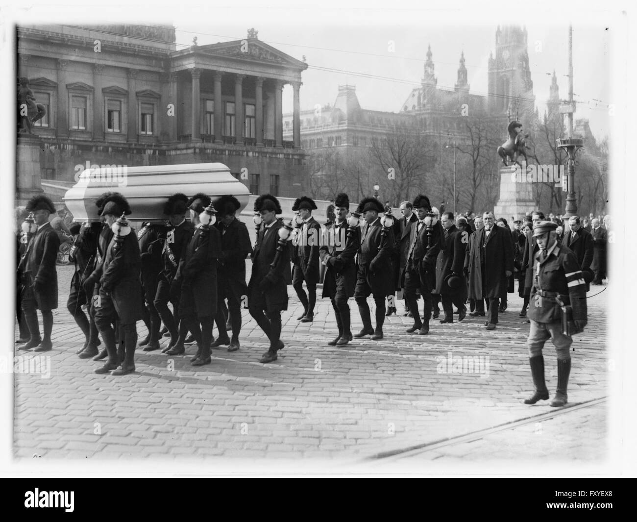 1930s funeral procession Black and White Stock Photos & Images - Alamy