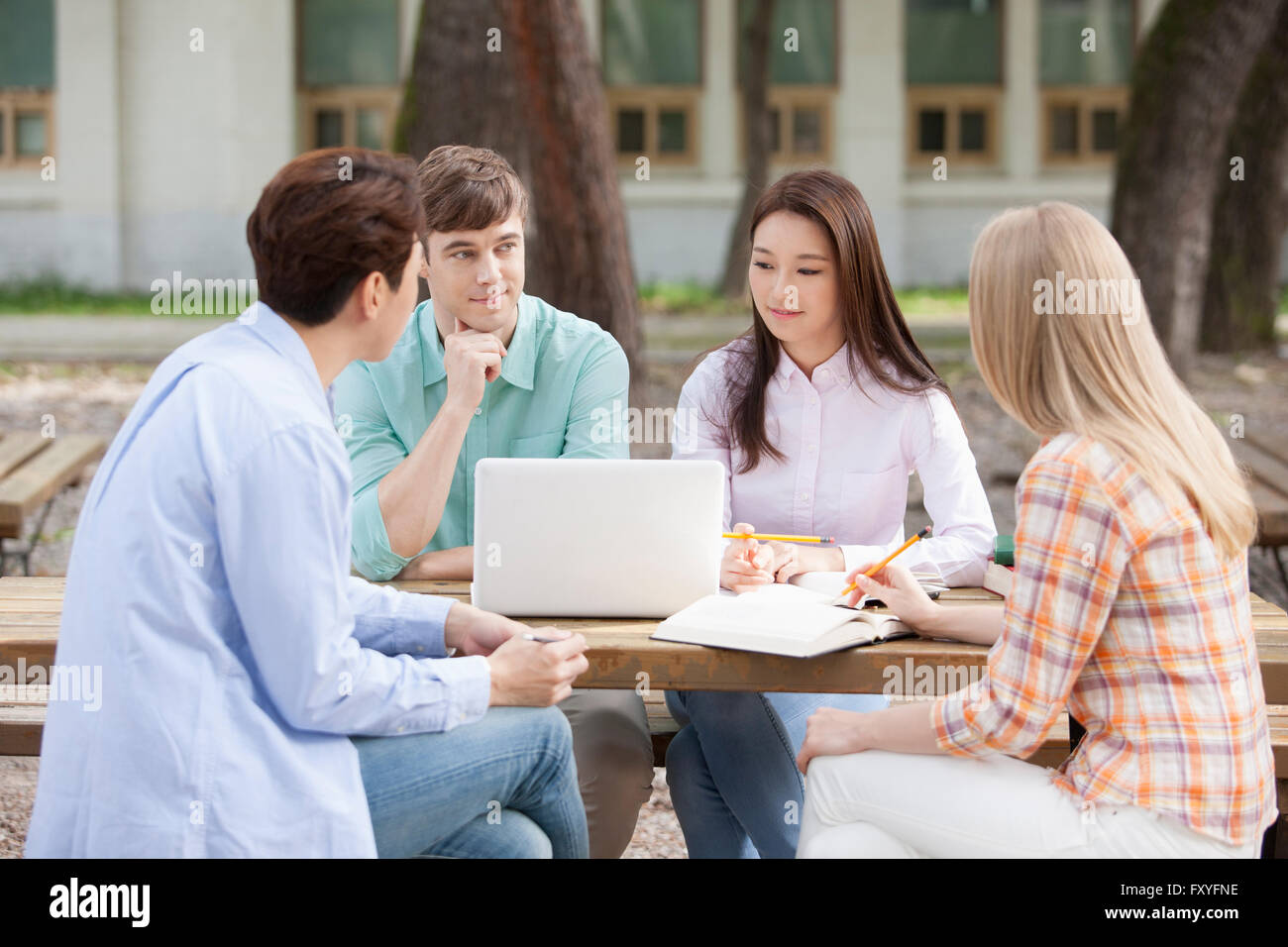 Four college students including domestic and international students ...