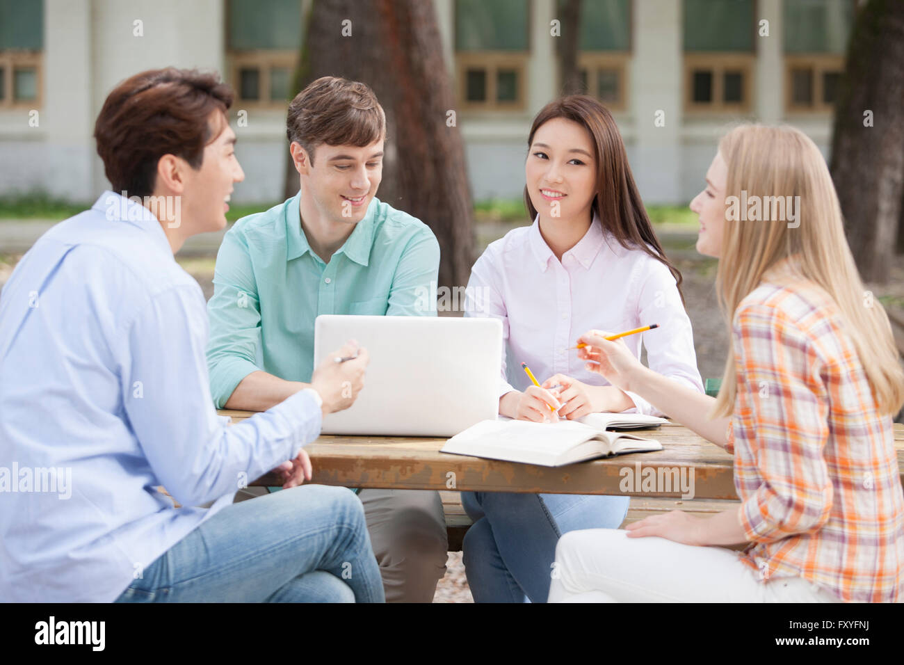 Four college students including domestic and international students ...