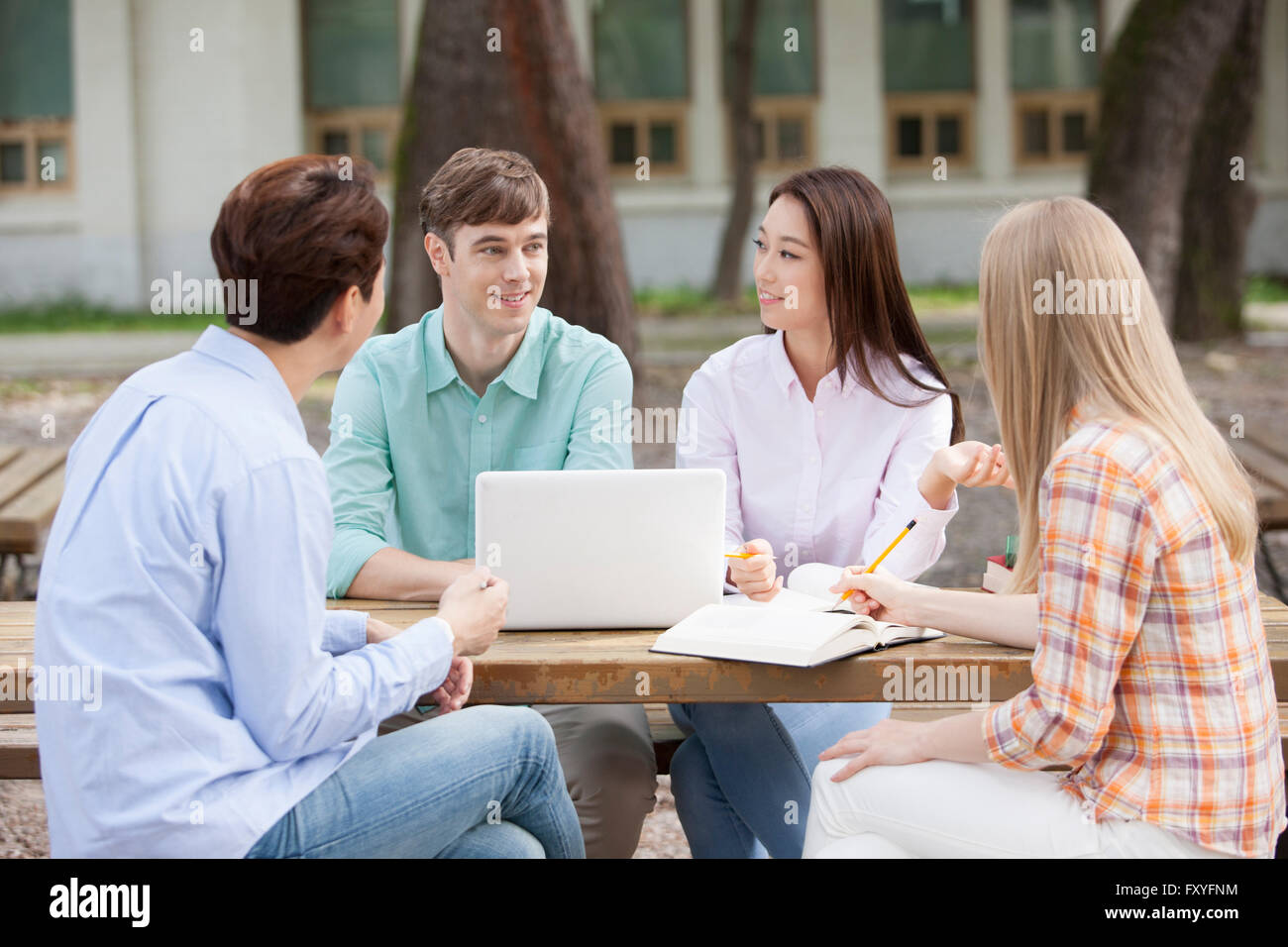 Four college students including domestic and international students ...