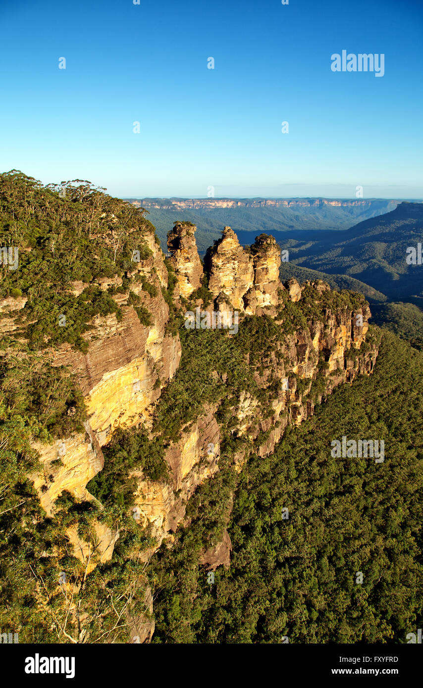 Three sisters blue mountains australia hi-res stock photography and ...