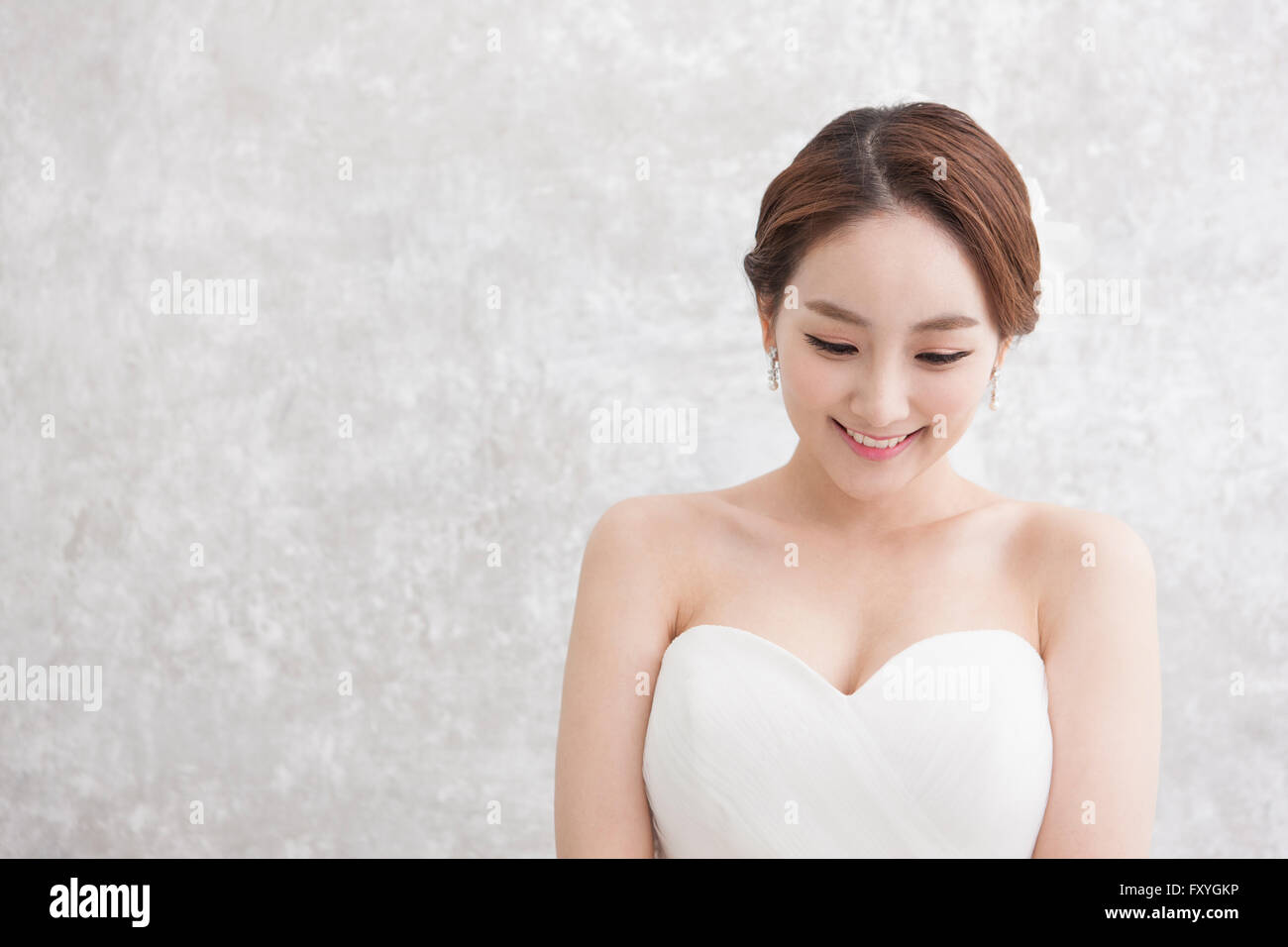 Smile bride hi-res stock photography and images - Alamy