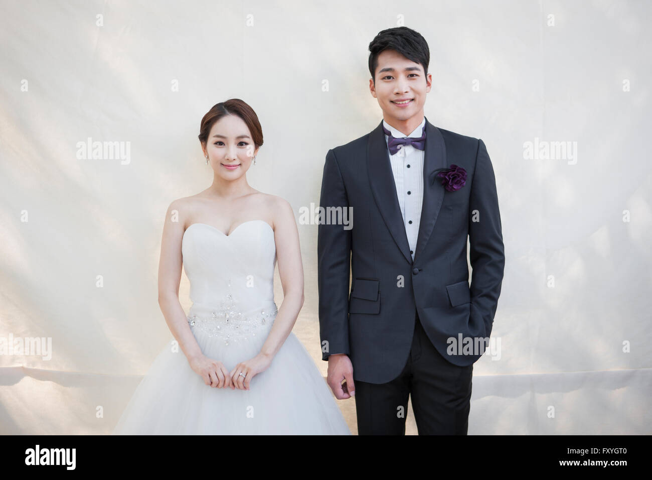 Korean bride and groom hi-res stock photography and images - Alamy