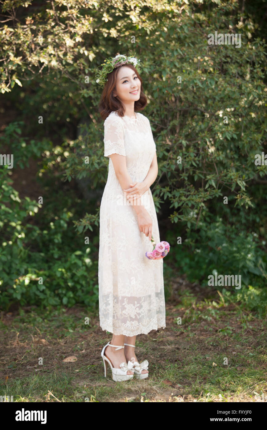 Standing bride hi-res stock photography and images - Alamy