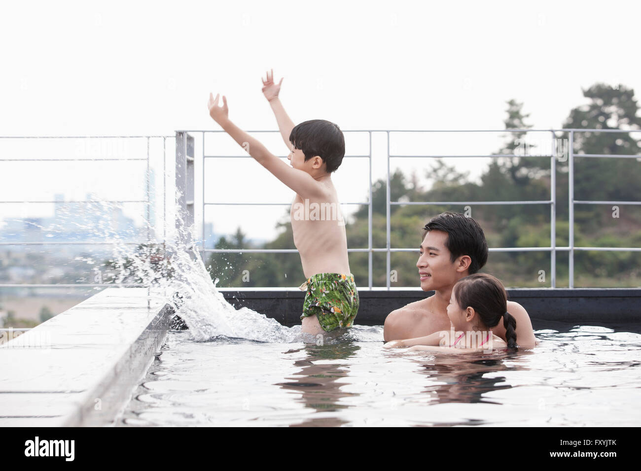 People having fun outdoor hi-res stock photography and images - Alamy