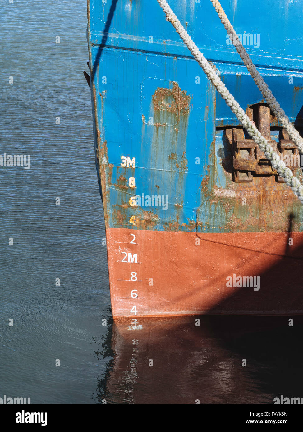 The plimsoll line hi-res stock photography and images - Alamy