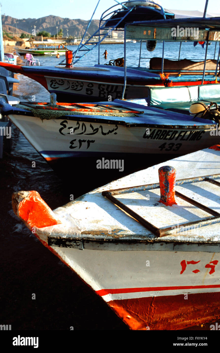 Glass bottom boats hi-res stock photography and images - Alamy