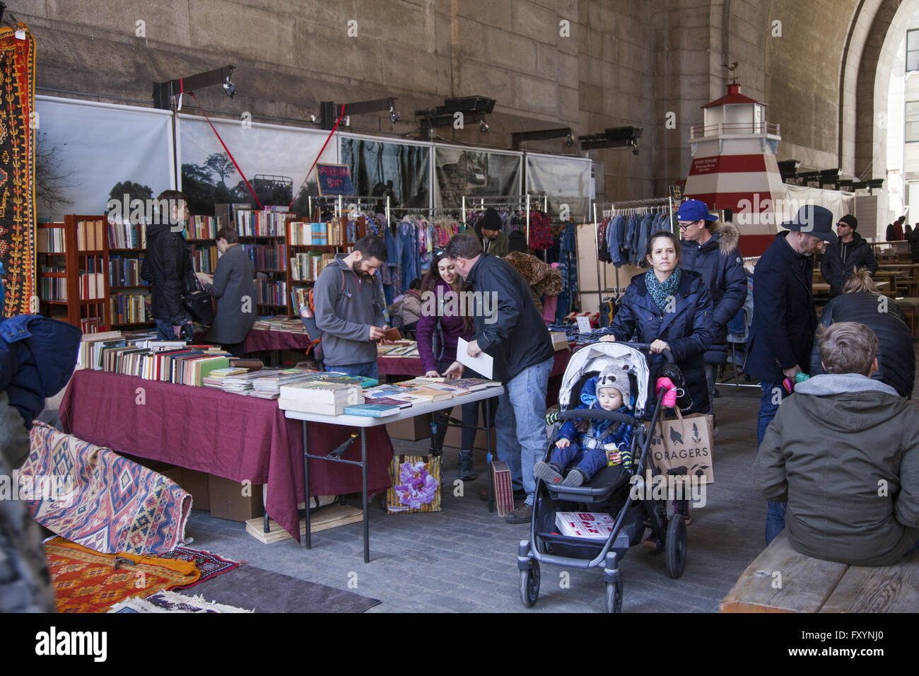 Dumbo flea market hi-res stock photography and images - Alamy
