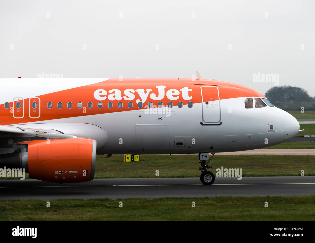 EasyJet Airline Airbus A320-214 Airliner G-EZTH Taxiing at Manchester ...