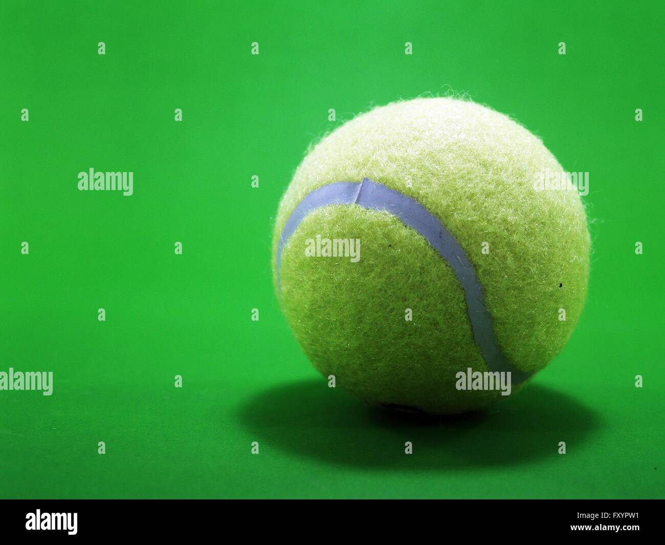 Single tennis ball Stock Photo - Alamy