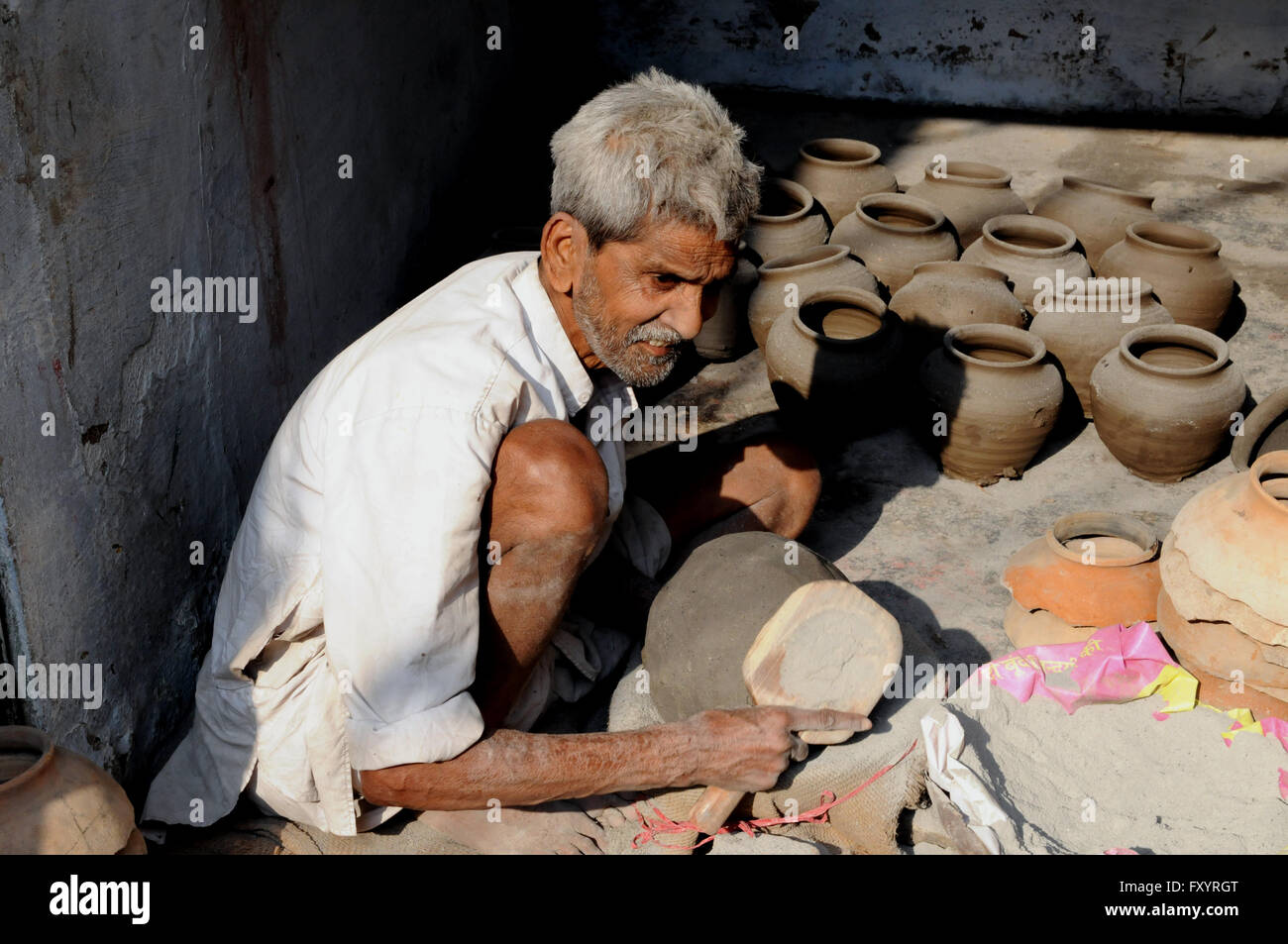 Indian pot maker hi-res stock photography and images - Alamy
