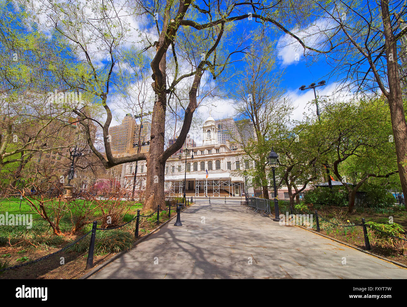 Alley to City Hall in City Hall Park in Lower Manhattan, New York, USA ...