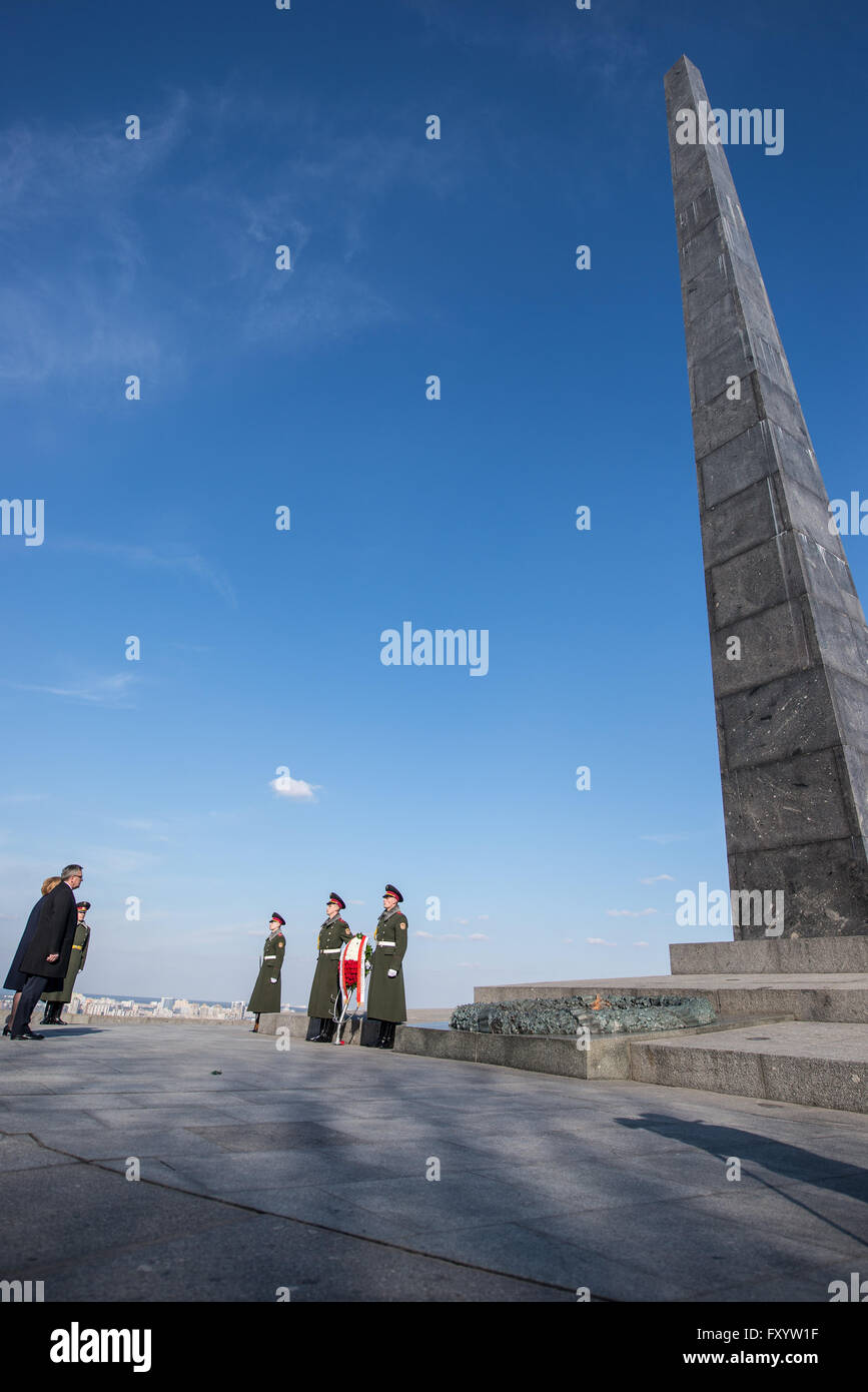 Soldier head memorial obelisk hi-res stock photography and images - Alamy